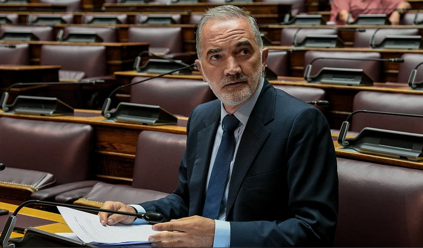 Ρε θα τρελλαθούμε;;; ΕΞΙ ΧΡΟΝΙΑ ΔΕΝ ΣΤΗΡΙΖΕ ΤΟΝ ΨΥΧΑΣΘΕΝΗ;;; ΤΩΡΑ ΤΟΝ ...